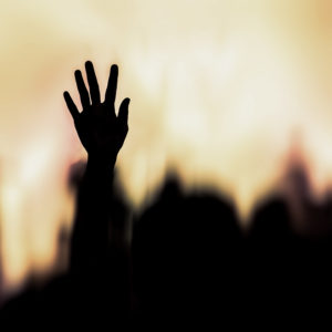 With lifted hands | 1Africa