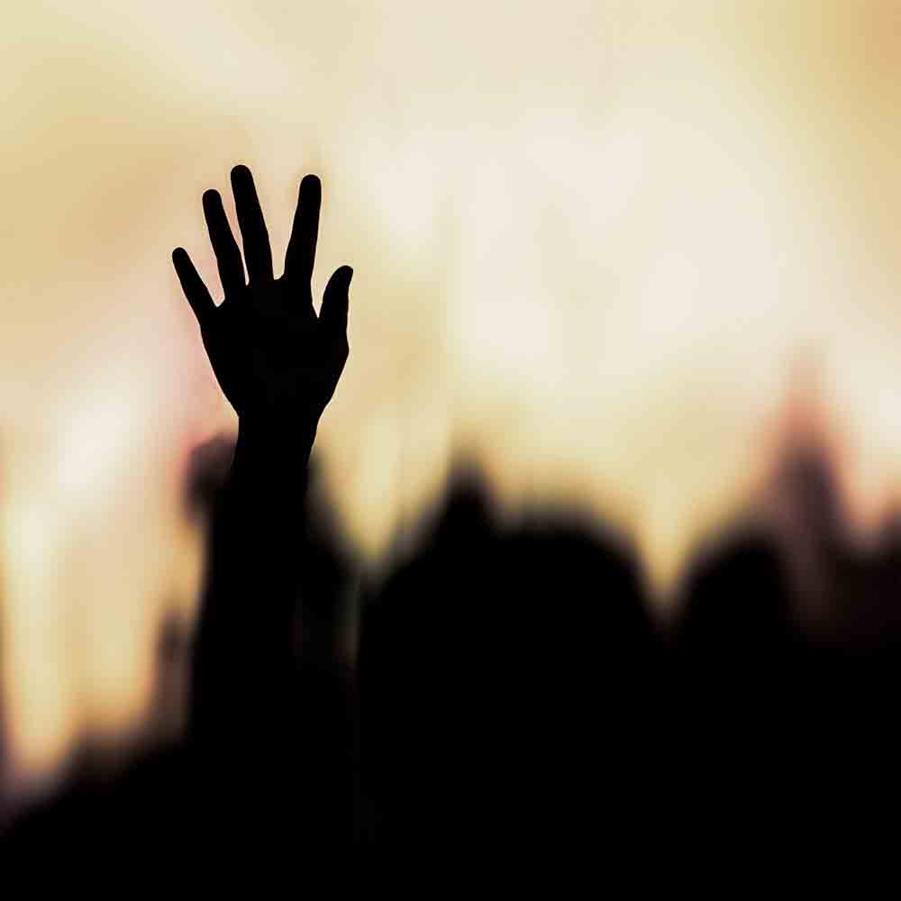 With lifted hands | 1Africa